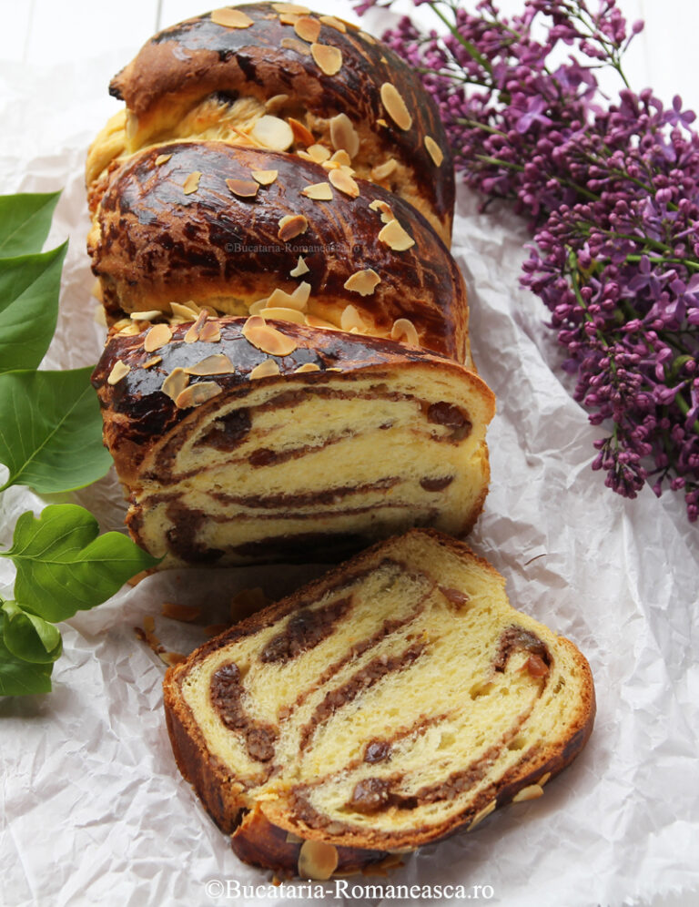 Cozonac cu nuca si stafide - Bucataria Romaneasca .ro