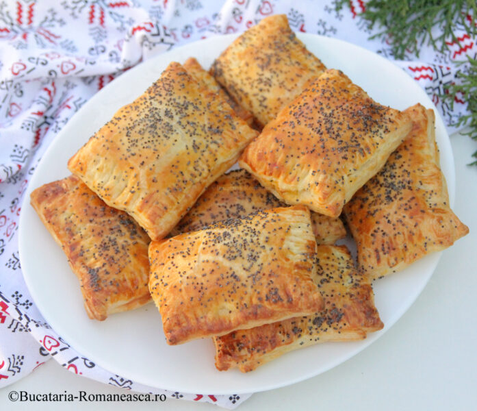 Pateuri cu branza, cascaval si marar - Bucataria Romaneasca.ro