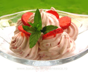 Spuma de capsuni - Bucataria Romaneasca .ro